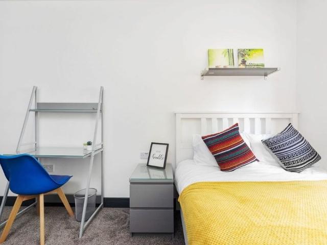 Room in a Shared House, Heston Avenue, TW5