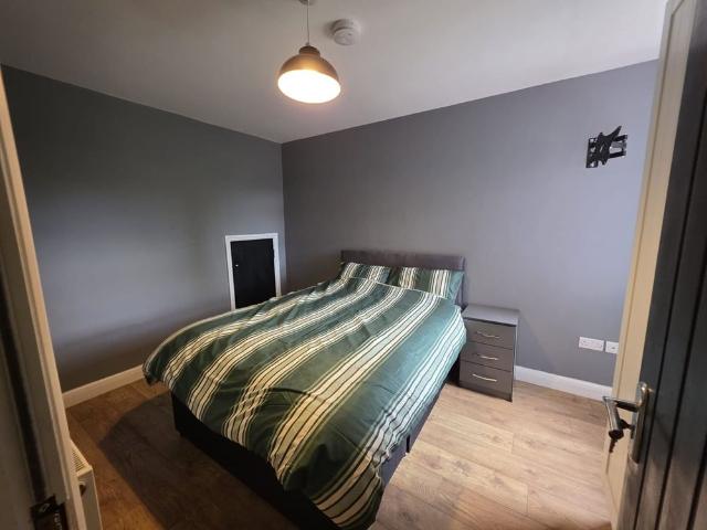 Room in a Shared House, Heybarnes Road, B10