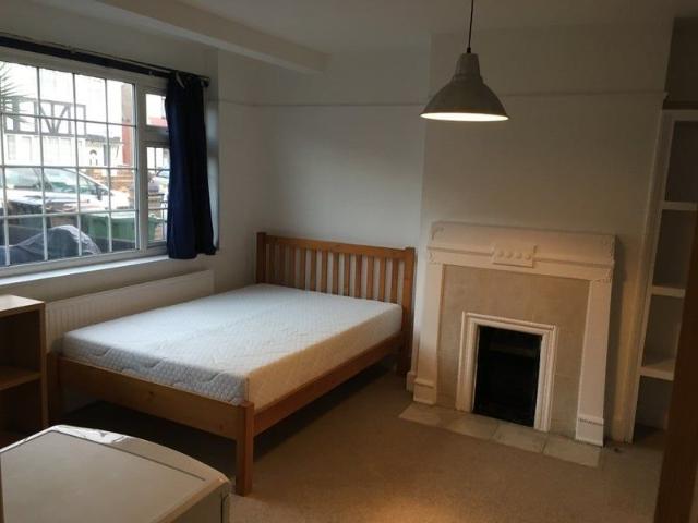 Room in a Shared House, Hibbert St, M14