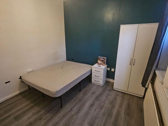 Room in a Shared House, High Street, B66