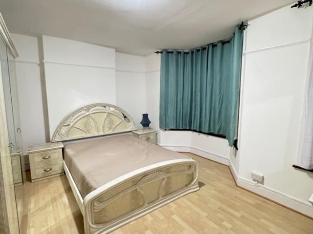 Room in a Shared House, Higham Hill Road, E17