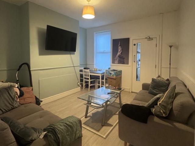 Room in a Shared House, Highfield Road, M6
