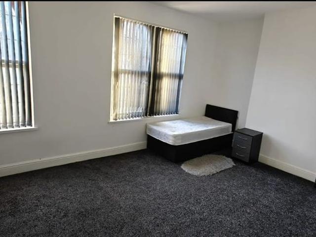 Room in a Shared House, Holly Road, B20