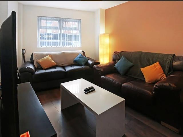 Room in a Shared House, Holt Road, L7