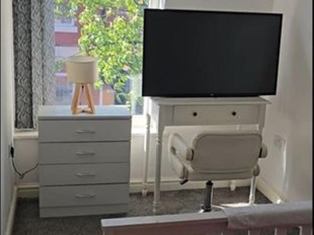 Room in a Shared House, Home, M18