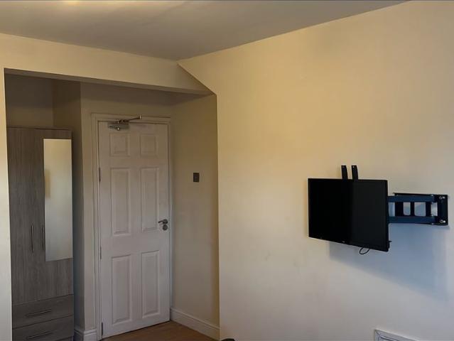 Room in a Shared House, Jubilee Drive, L7
