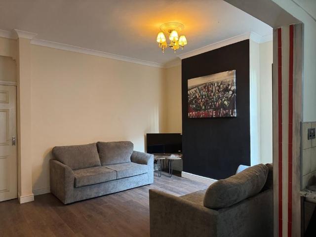 Room in a Shared House, Jubilee Drive, L7