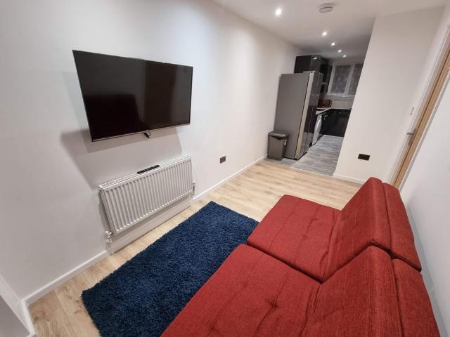 Room in a Shared House, John Rous Avenue, CV4