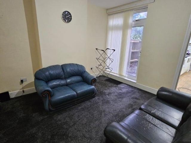 Room in a Shared House, Kathleen Road, B25