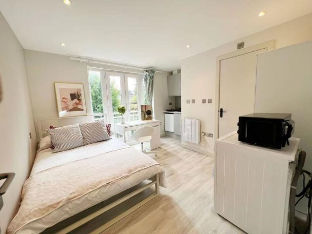 Room in a Shared House, Kennet Close, SW11
