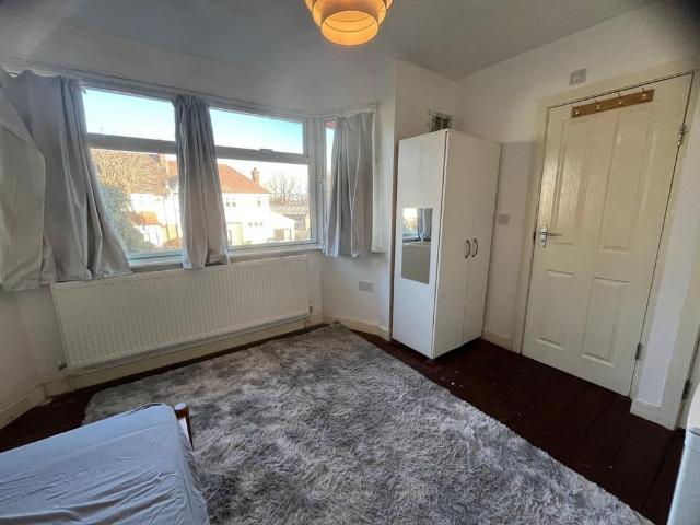 Room in a Shared House, Kenley Road, SW19