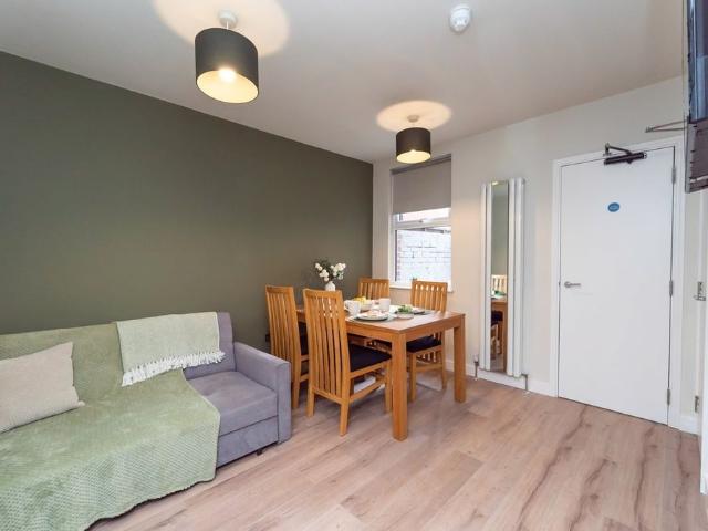 Room in a Shared House, Kensington Road, RG30