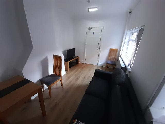 Room in a Shared House, Kings Road, B23