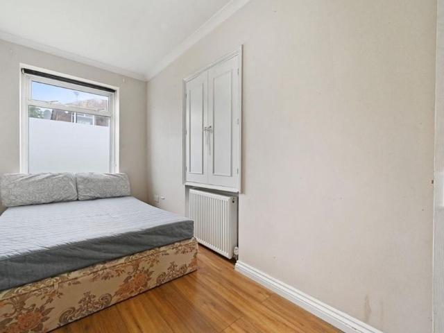 Room in a Shared House, Kingsdown Avenue, W3