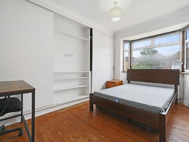 Room in a Shared House, Kingsdown Avenue, W3
