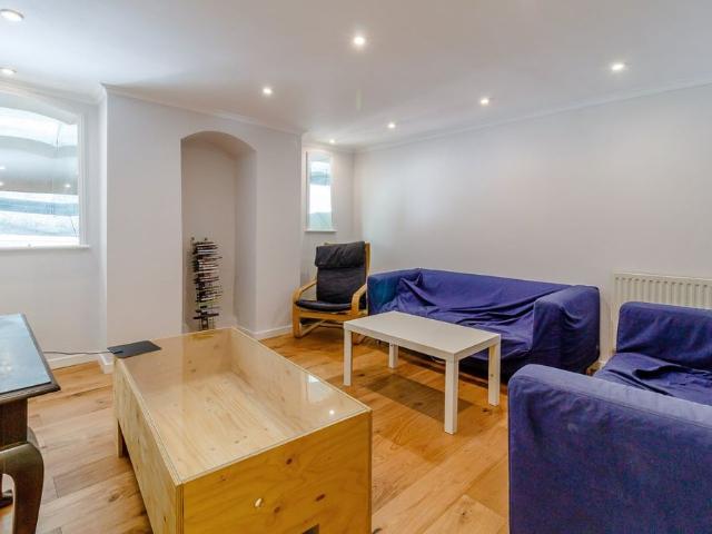Room in a Shared House, Knatchbull Road, SE5