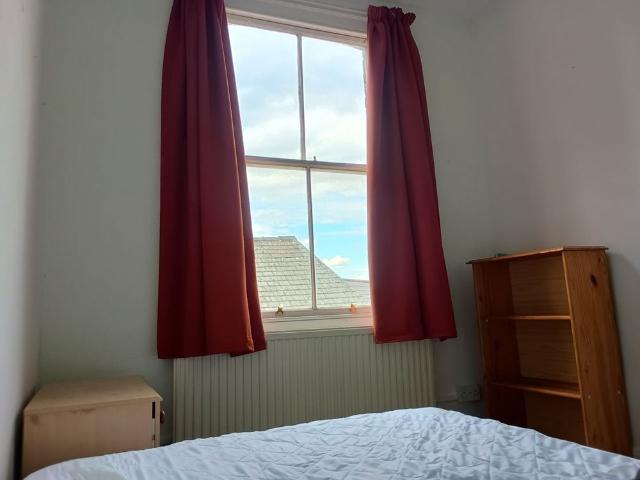 Room in a Shared House, Lake Street, NG7