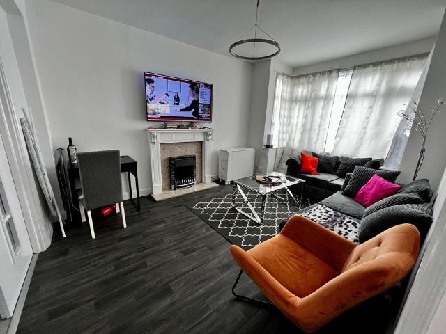 Room in a Shared House, Lakehall Gardens, CR7