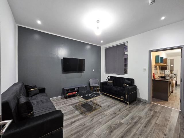 Room in a Shared House, Landcross Road, M14