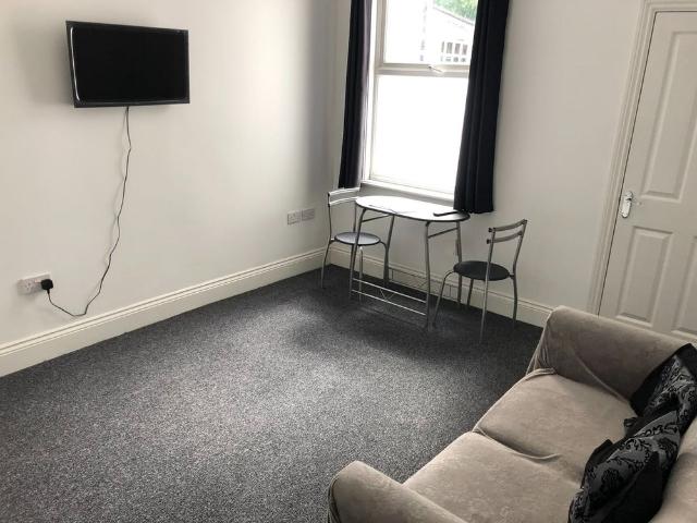 Room in a Shared House, Laxey Road, B16