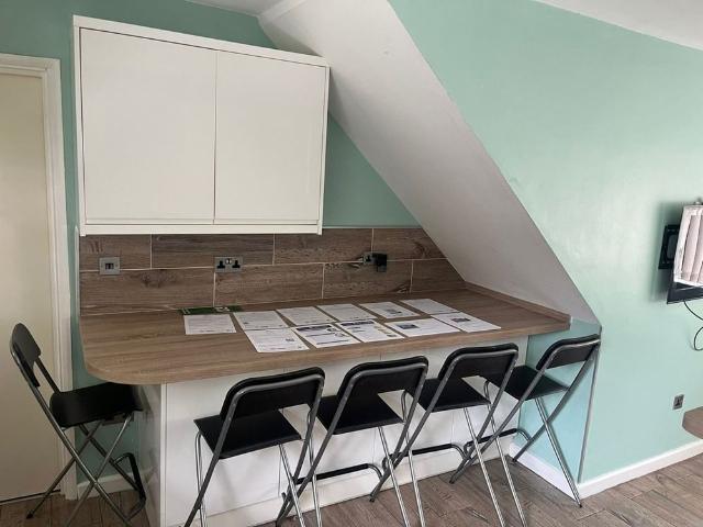 Room in a Shared House, Leabon Grove, B17