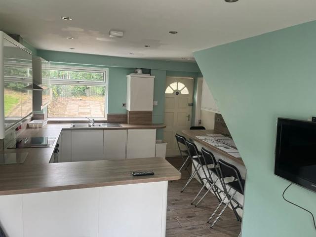 Room in a Shared House, Leabon Grove, B17