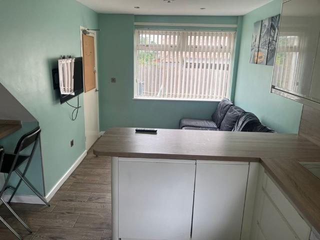 Room in a Shared House, Leabon Grove, B17