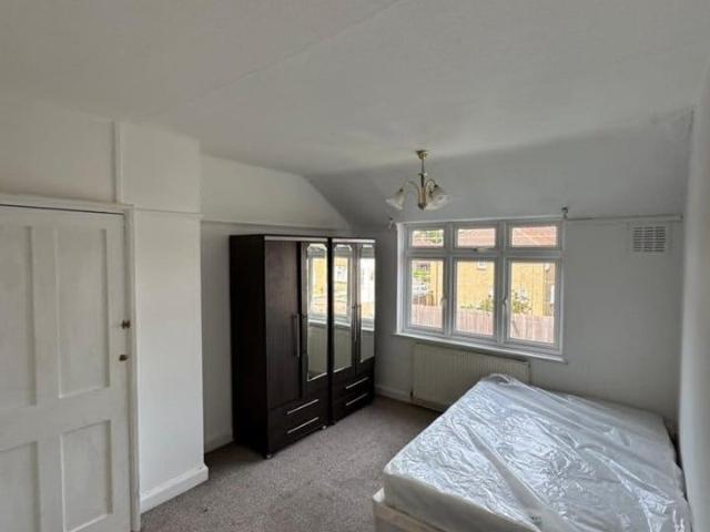 Room in a Shared House, Legatt Road, SE9