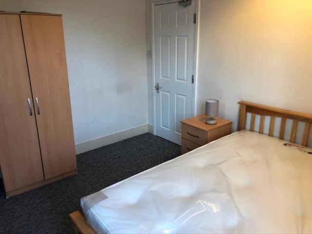 Room in a Shared House, Lee High Road, SE13
