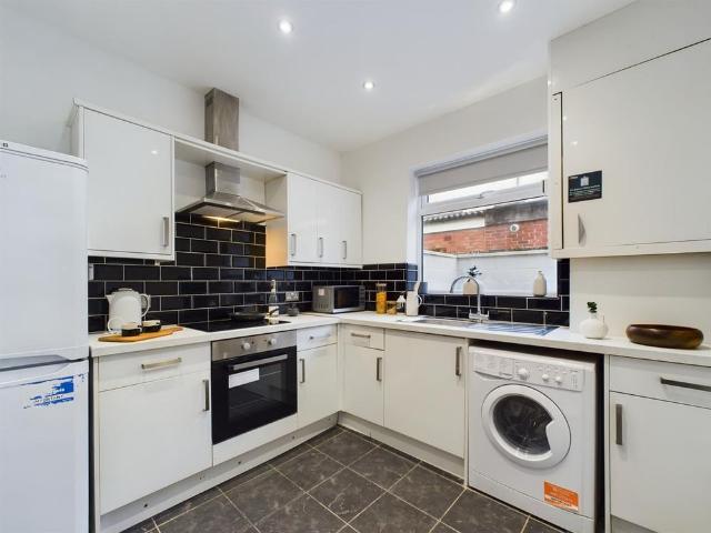 Room in a Shared House, Leopold Road, L7