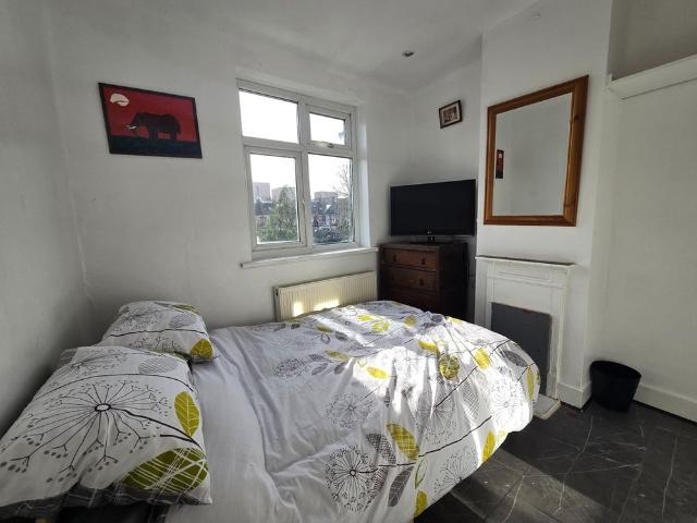 Room in a Shared House, Lennox Gardens, NW10