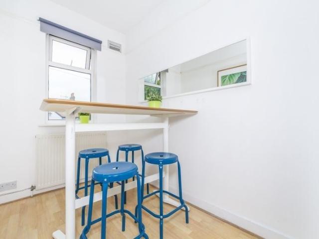 Room in a Shared House, Lingwell Road, SW17