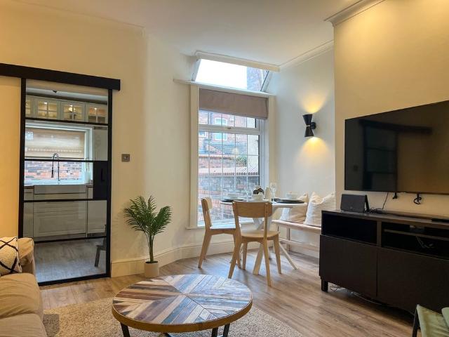 Room in a Shared House, Littleton Road, M7