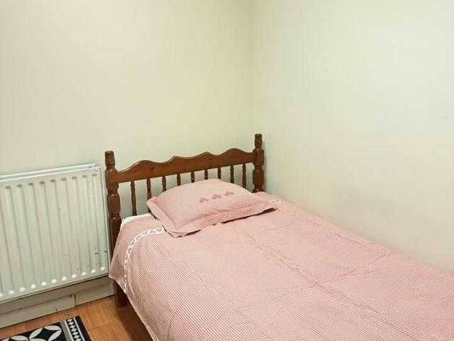 Room in a Shared House, London, W3