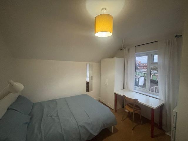 Room in a Shared House, London, W12