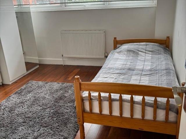 Room in a Shared House, London, E17