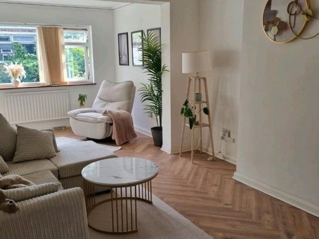 Room in a Shared House, London, N18