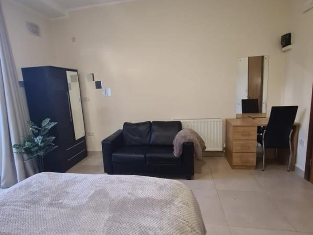 Room in a Shared House, London, NW2