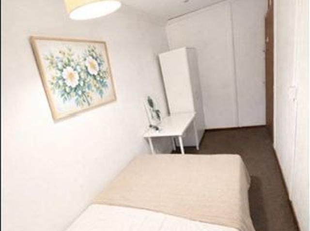 Room in a Shared House, London Road, HA9