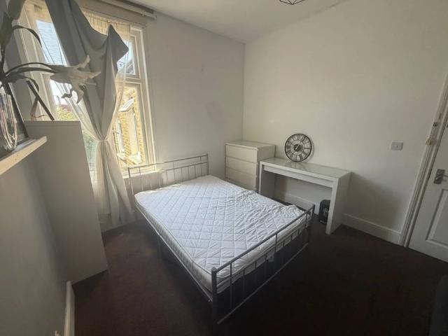 Room in a Shared House, London Road, HA9