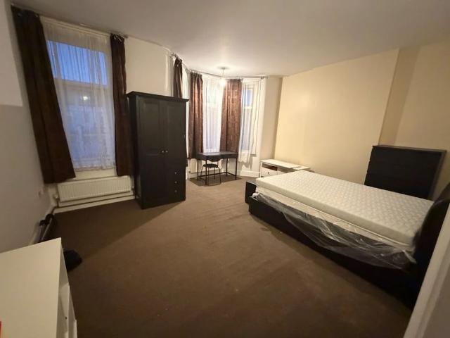 Room in a Shared House, London Road, HA9