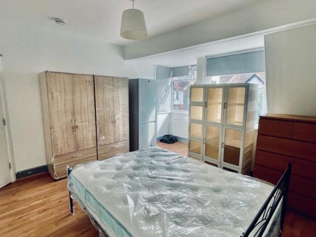 Room in a Shared House, London, SW16