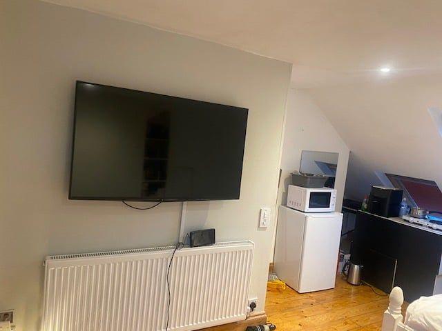 Room in a Shared House, London, SW20