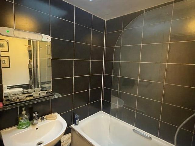 Room in a Shared House, London, SW9