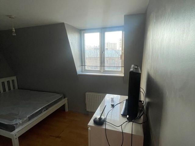 Room in a Shared House, London, SW9