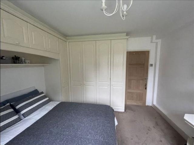 Room in a Shared House, Longbridge Road, IG11