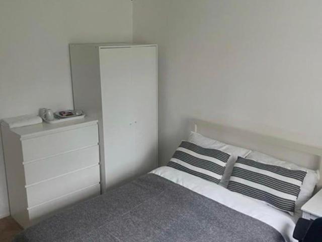 Room in a Shared House, Longbridge Road, IG11