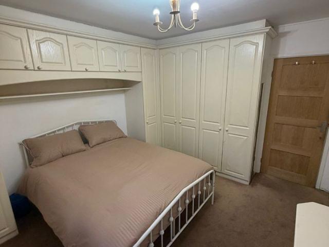 Room in a Shared House, Longbridge Road, IG11