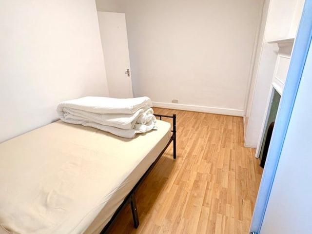 Room in a Shared House, Lower Addiscombe Road, CR0