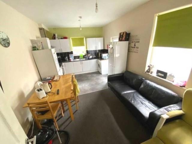 Room in a Shared House, Lower Seedley Road, M6